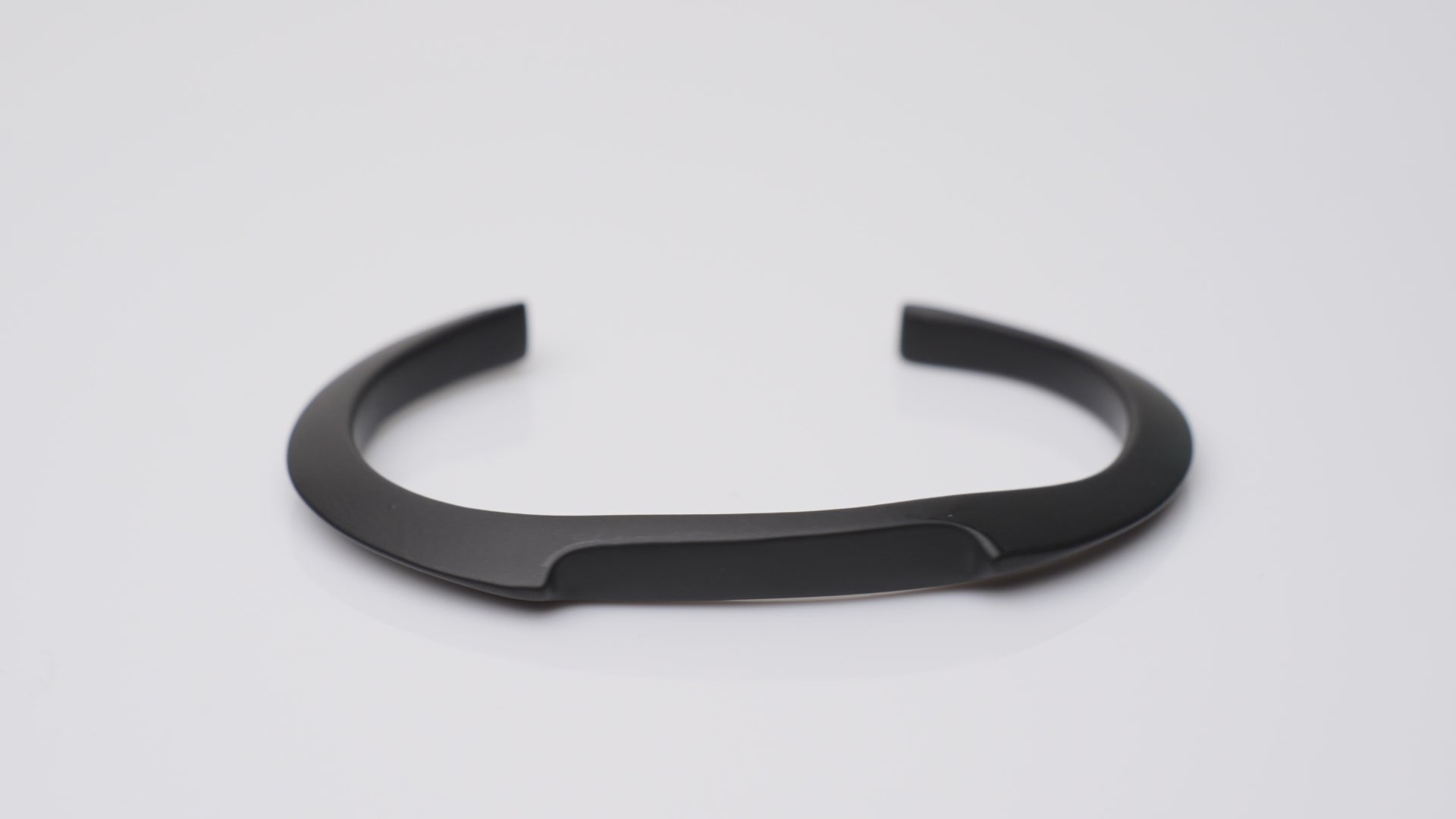 EDGE CUFF - MATTE BLACK